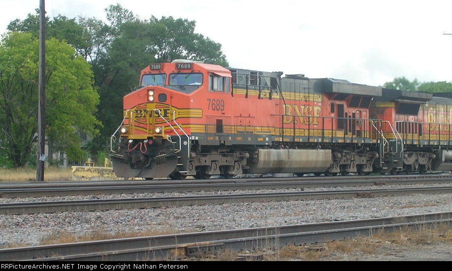 BNSF 7689